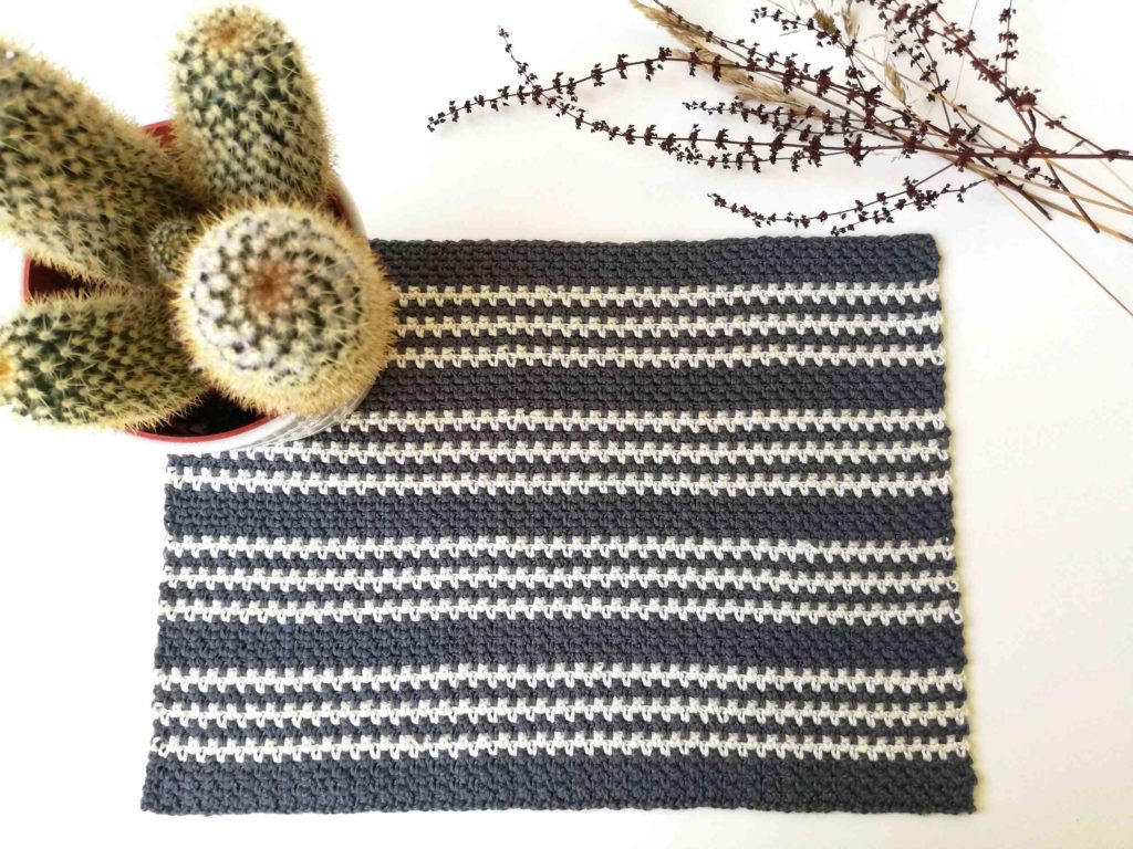 Moss stitch table mat - Nordic Hook - Free crochet pattern