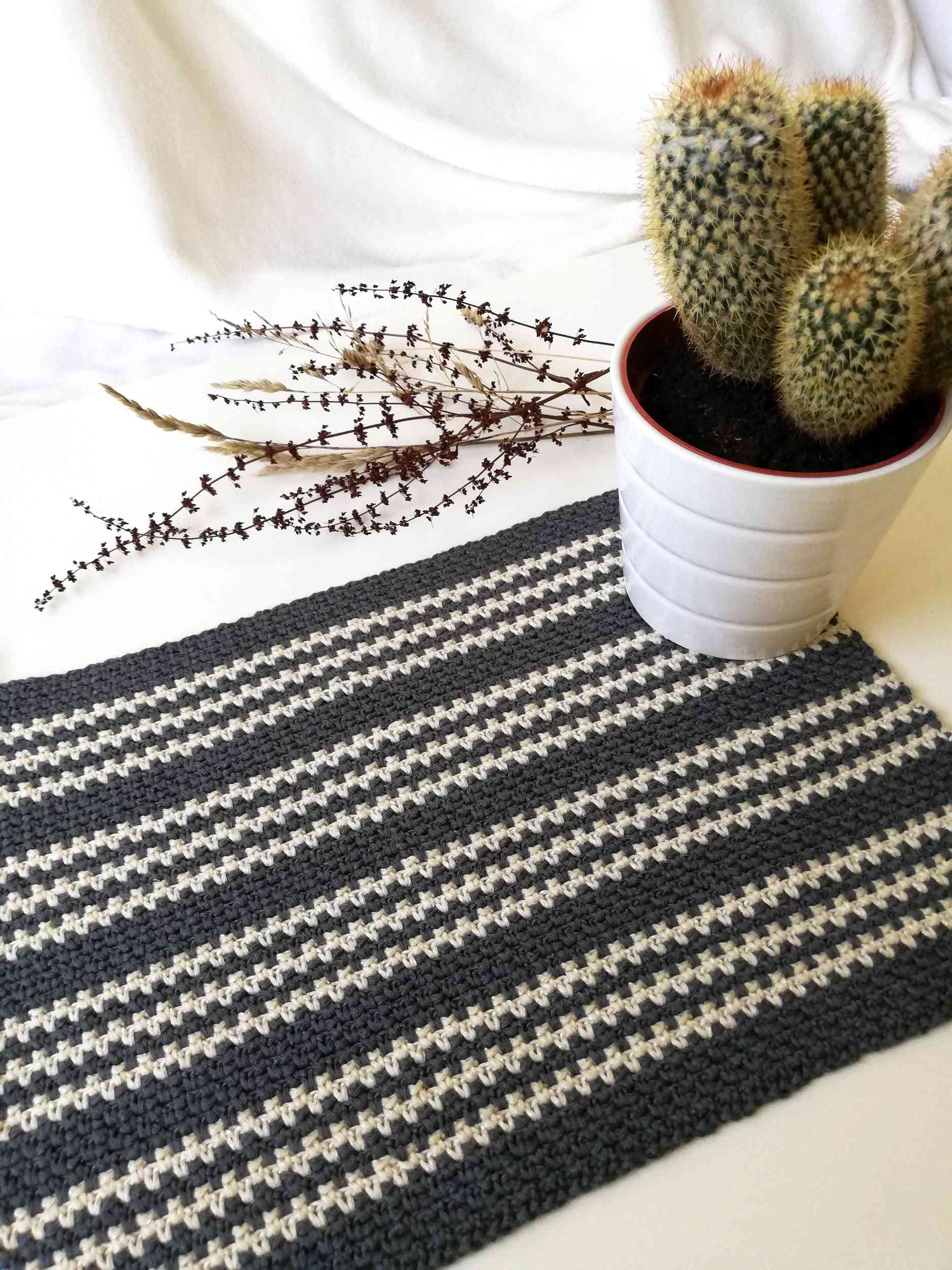 Moss stitch table mat - Nordic Hook - Free crochet pattern