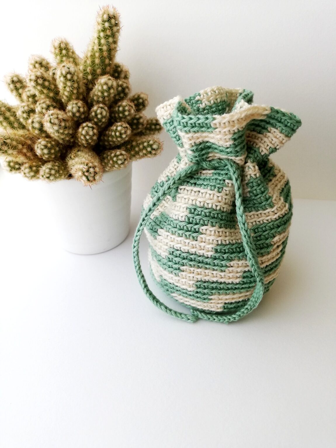 10 beautiful crochet drawstring bags - Nordic Hook