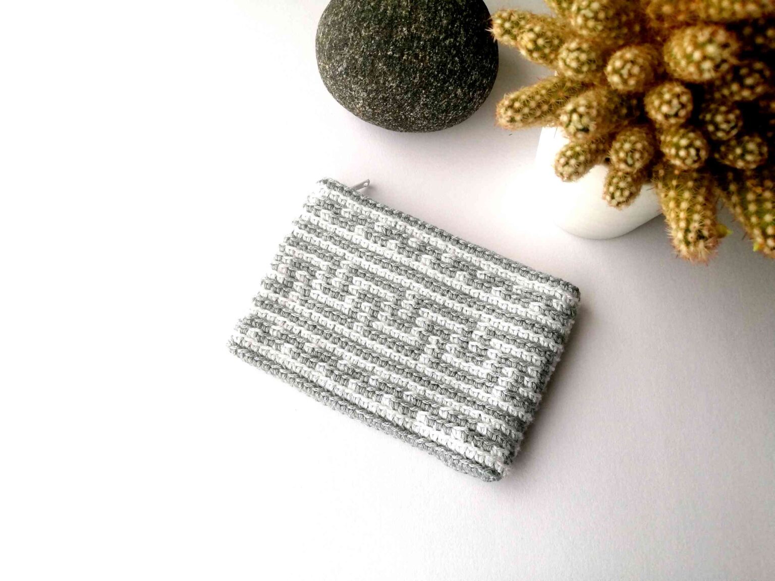 10 beautiful crochet zipper pouches - Nordic Hook - Free crochet patterns