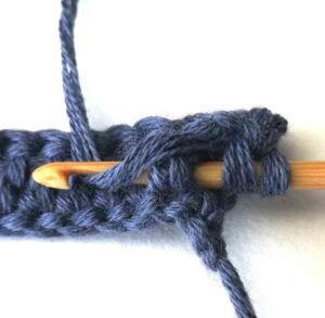 The tipped scales stitch - Nordic Hook - Free crochet stitch tutorial