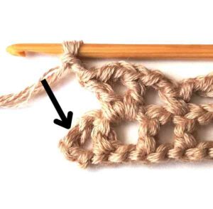 The lacy aligned lotus stitch - Nordic Hook - Free crochet stitch tutorial