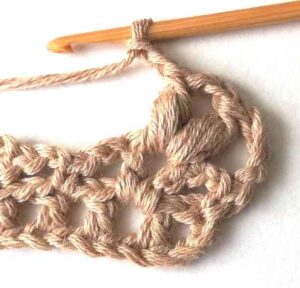 The lacy aligned lotus stitch - Nordic Hook - Free crochet stitch tutorial