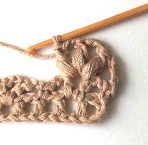 The lacy aligned lotus stitch - Nordic Hook - Free crochet stitch tutorial