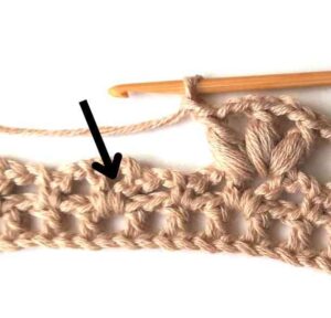 The lacy aligned lotus stitch - Nordic Hook - Free crochet stitch tutorial