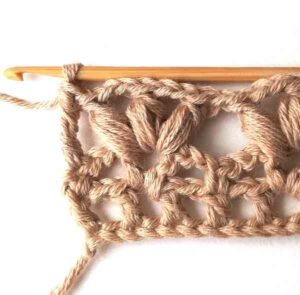 The lacy aligned lotus stitch - Nordic Hook - Free crochet stitch tutorial