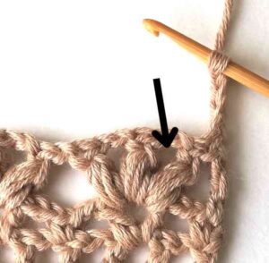 The lacy aligned lotus stitch - Nordic Hook - Free crochet stitch tutorial