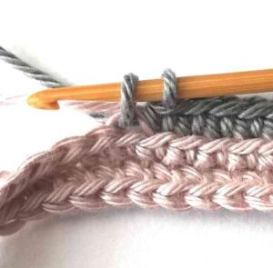 Tapestry crochet zipper pouch with cats - Free crochet pattern