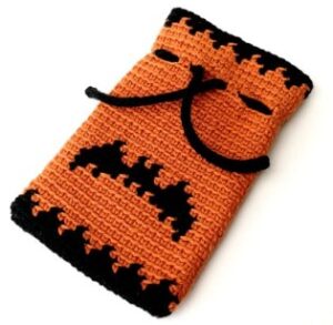 Spooky Halloween drawstring bag with a bat - Free pattern
