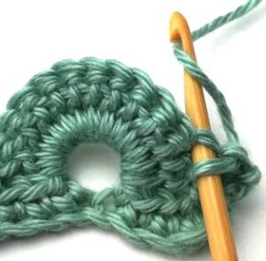 The aligned arches stitch - Nordic Hook - Free crochet stitch tutorial