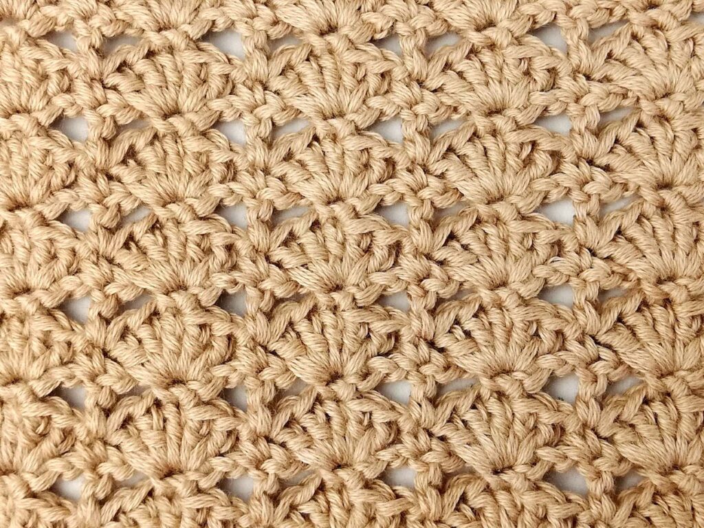 The simple aligned shell stitch - Nordic Hook - Free crochet stitch ...